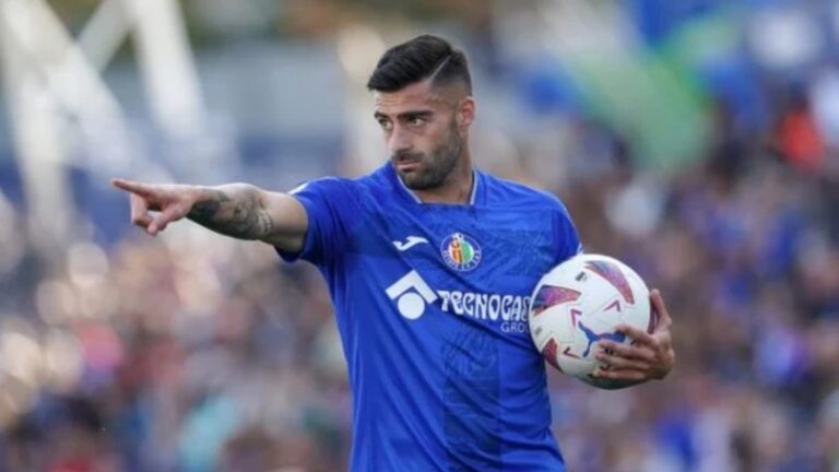 Ángel García sitúa al Espanyol en la pelea por Diego Rico, lateral ...